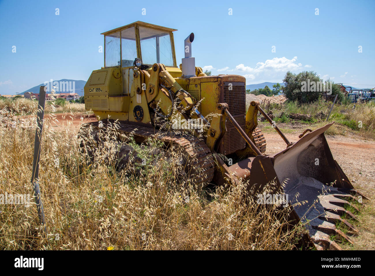 Caterpillar 955L Crawler Loader in Lefkada, Greece Stock Photo - Alamy