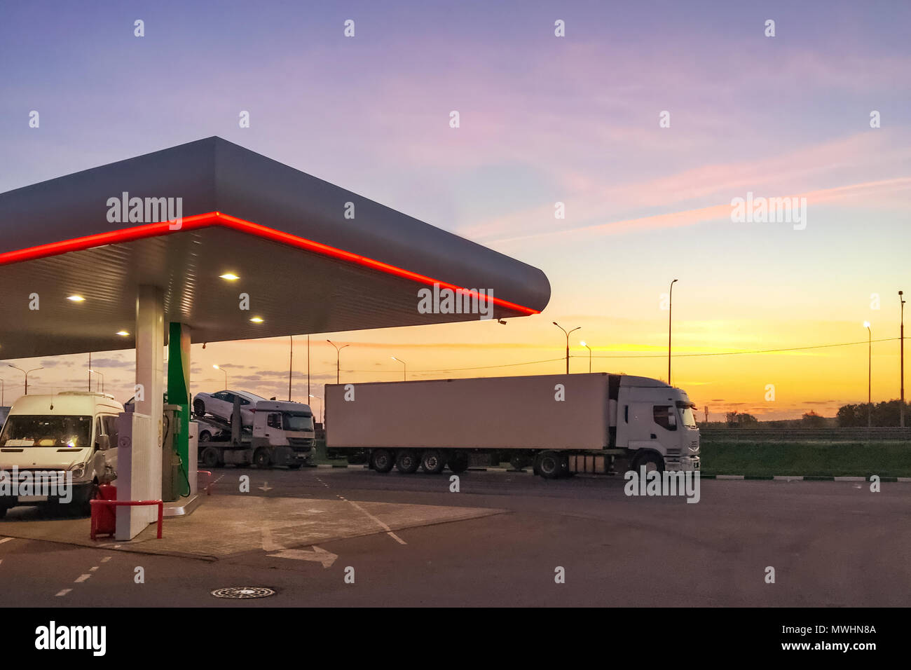 Shell delivery truck hi-res stock photography and images - Alamy