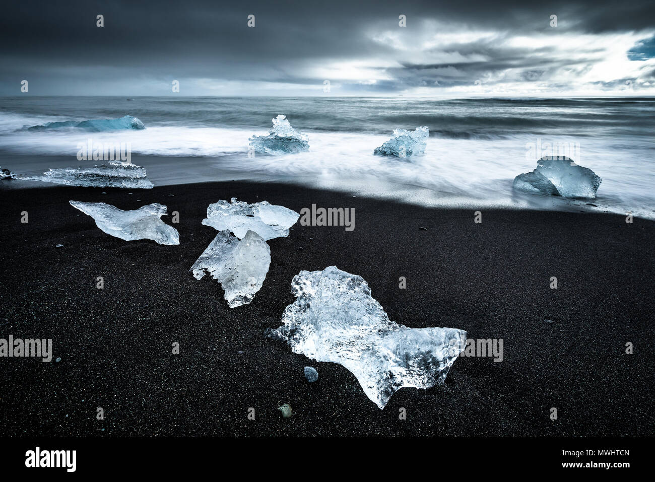 icebergs at diamond beach at Jökulsarlon Lagoon Stock Photo - Alamy