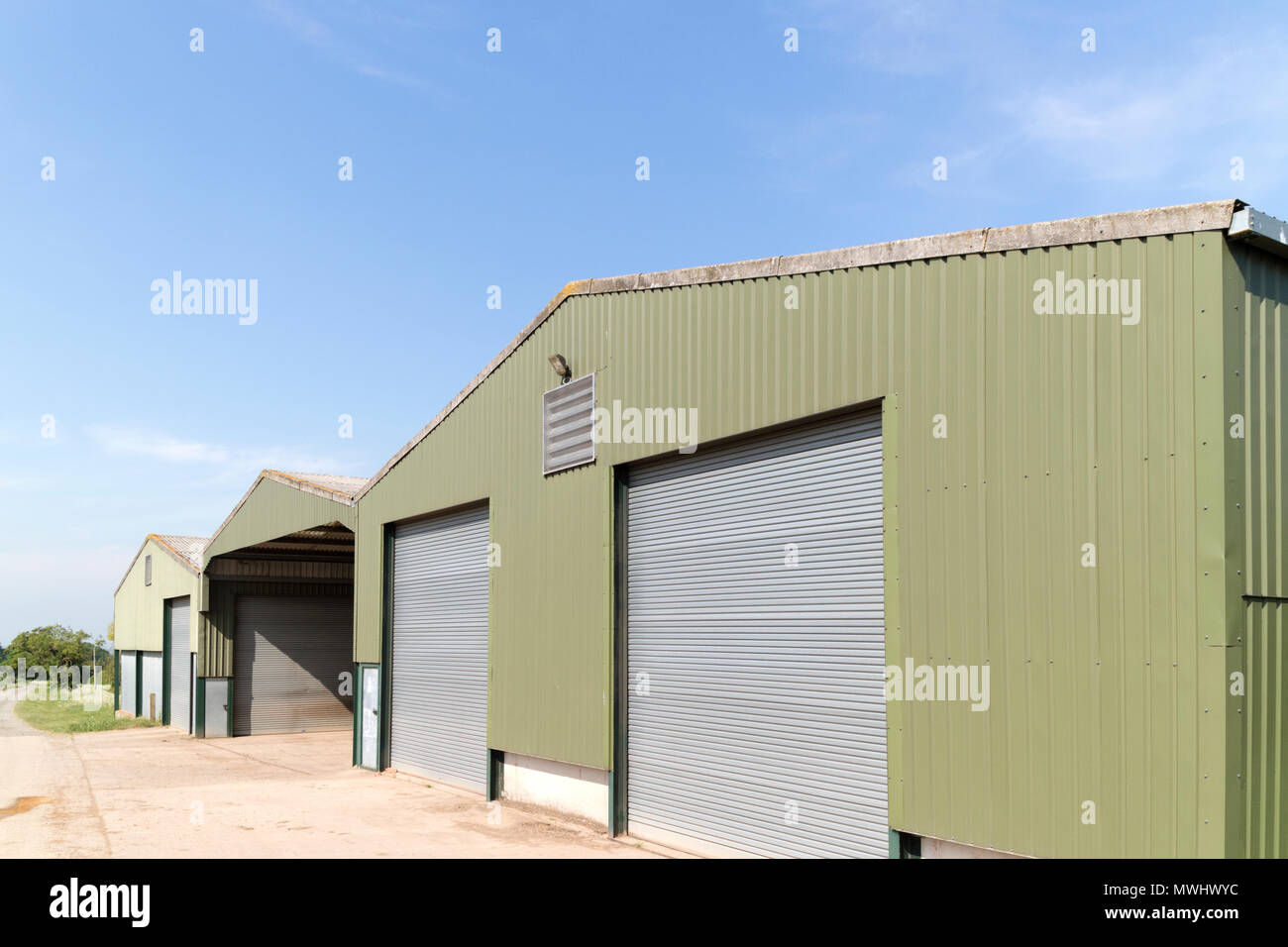 Modern farm buildings hi-res stock photography and images - Alamy