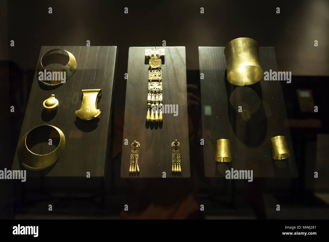 Museum of Cultures of Oaxaca, pre-columbian jewellery from Mixtec king ...