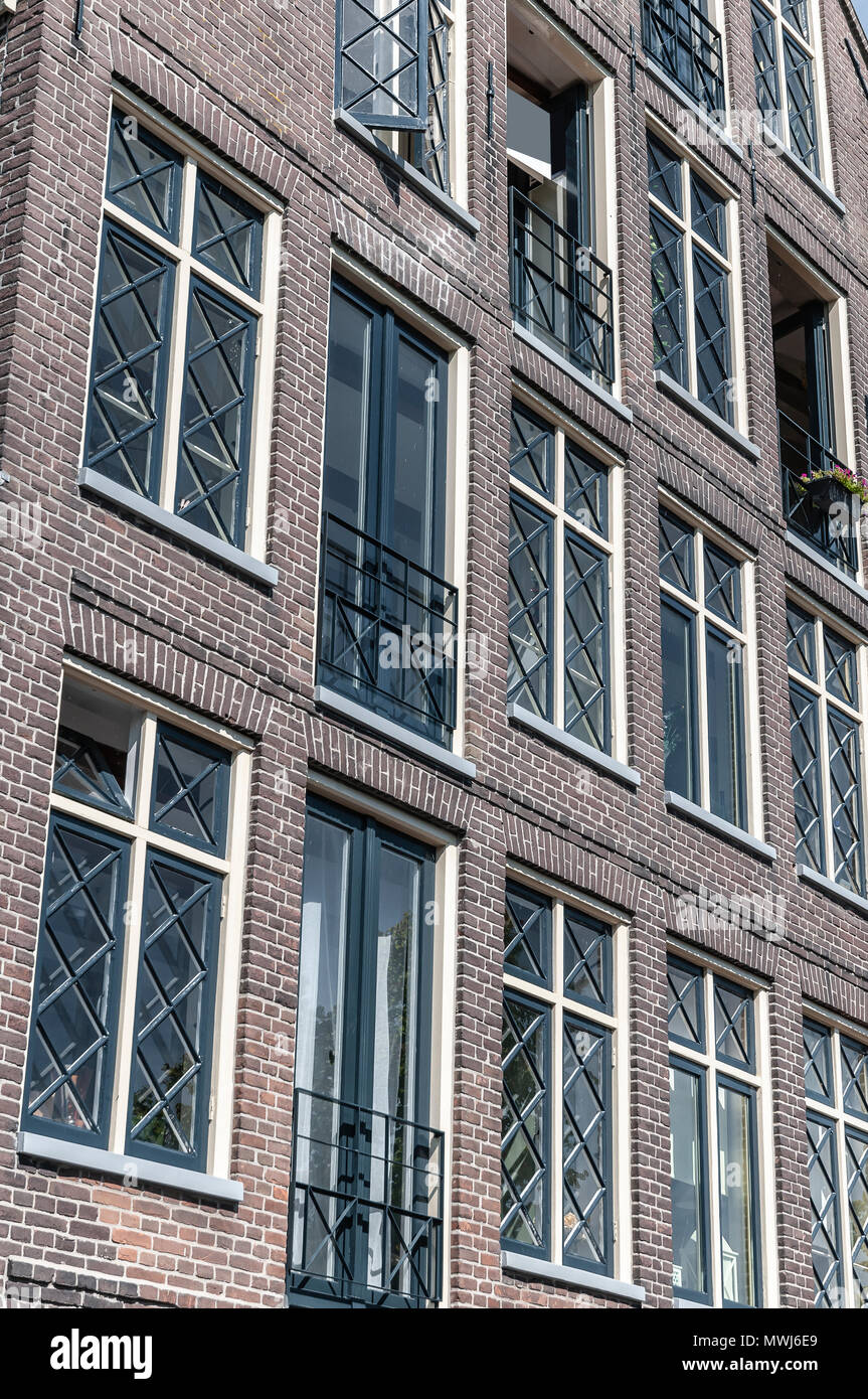 Dutch house facade hi-res stock photography and images - Alamy