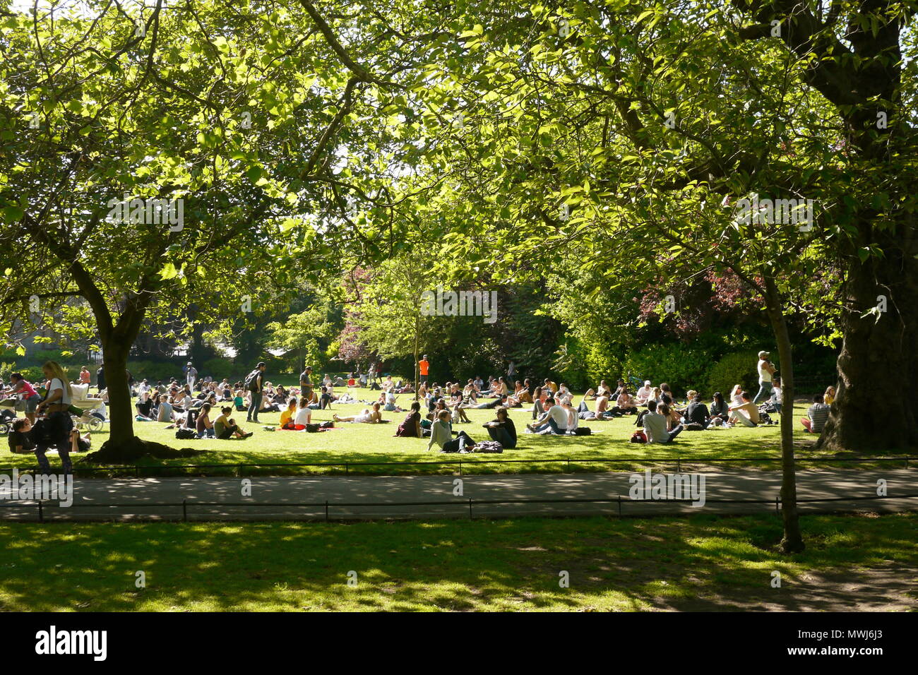 St stephen's green dublin sunny hi-res stock photography and images - Alamy