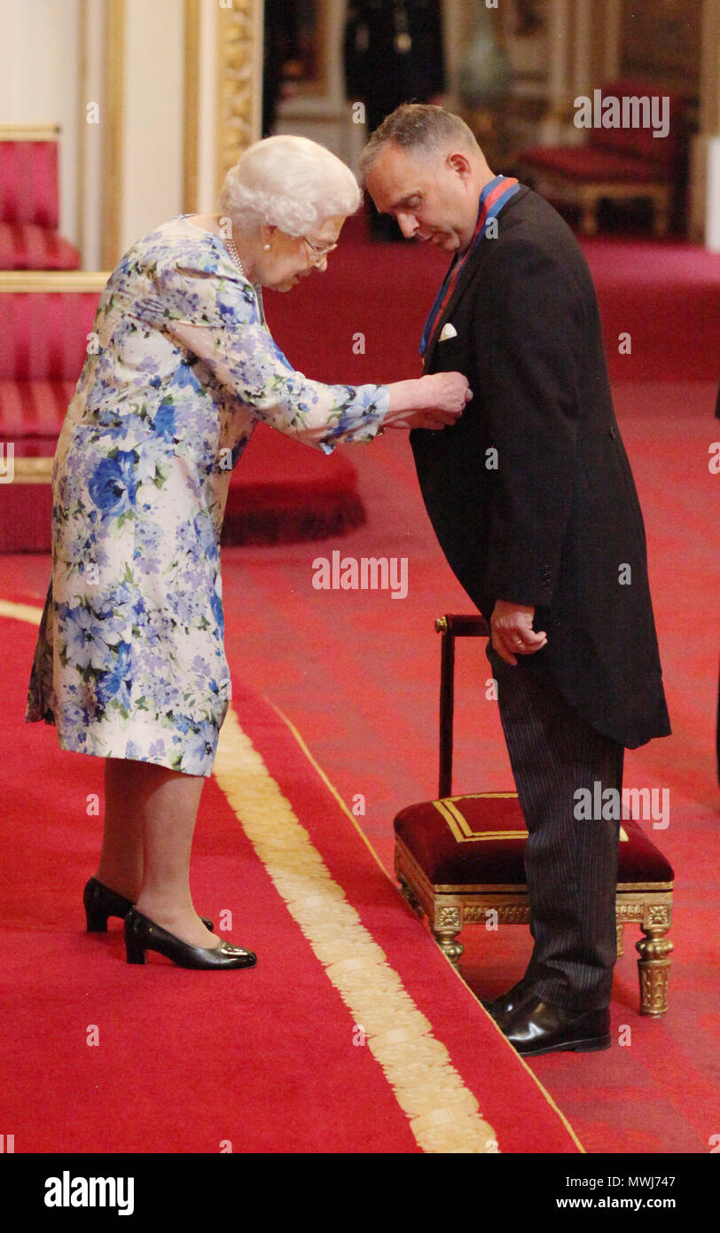 Mark sedwill queen hi-res stock photography and images - Alamy