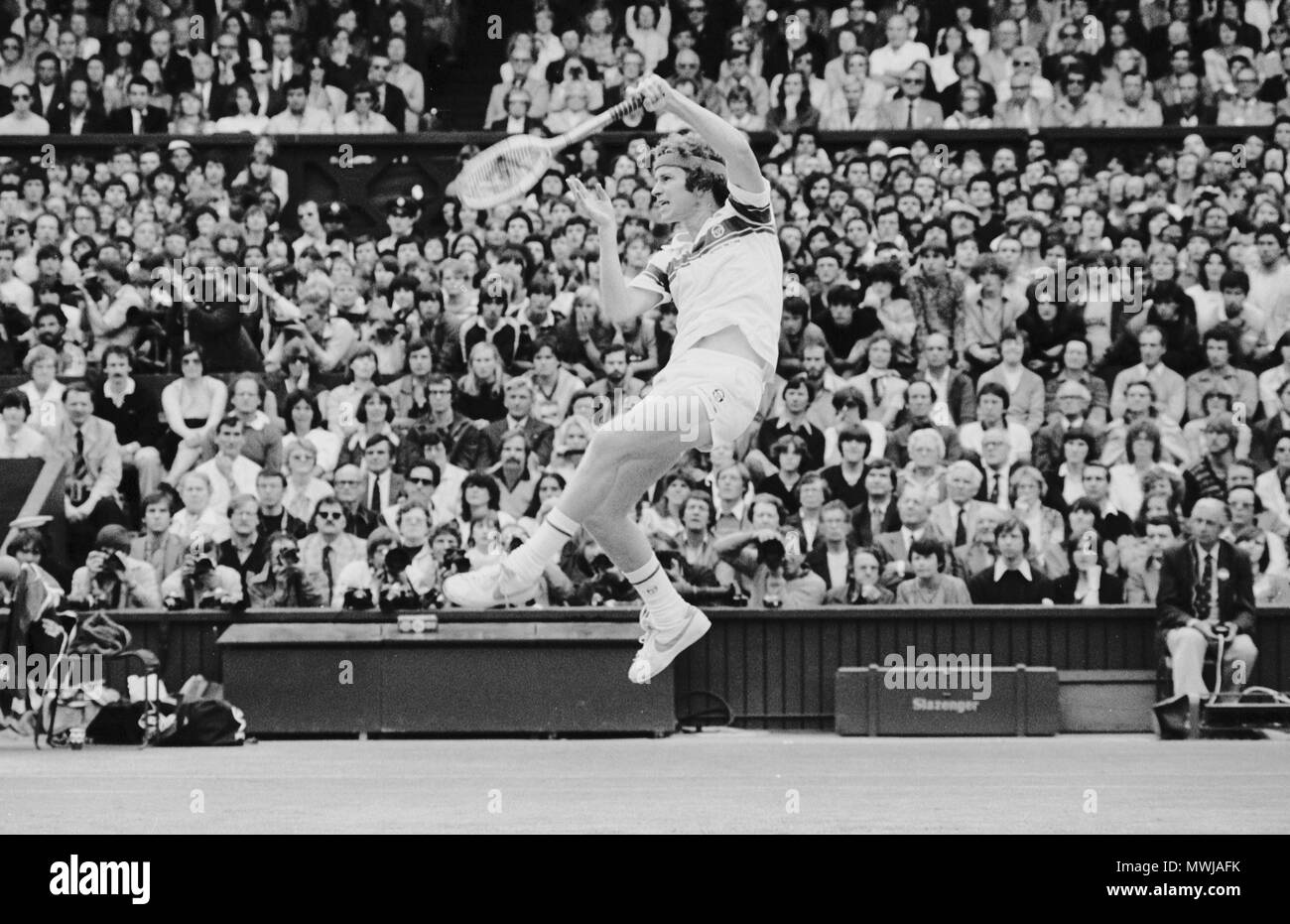 John mcenroe smashes hi-res stock photography and images - Alamy