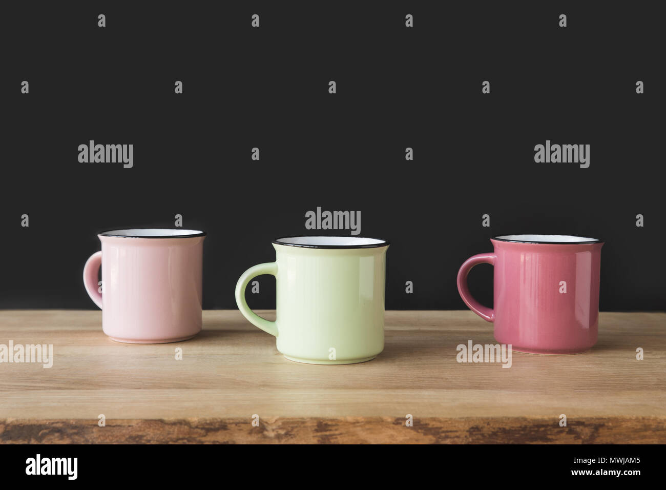 Colored cups hi-res stock photography and images - Alamy