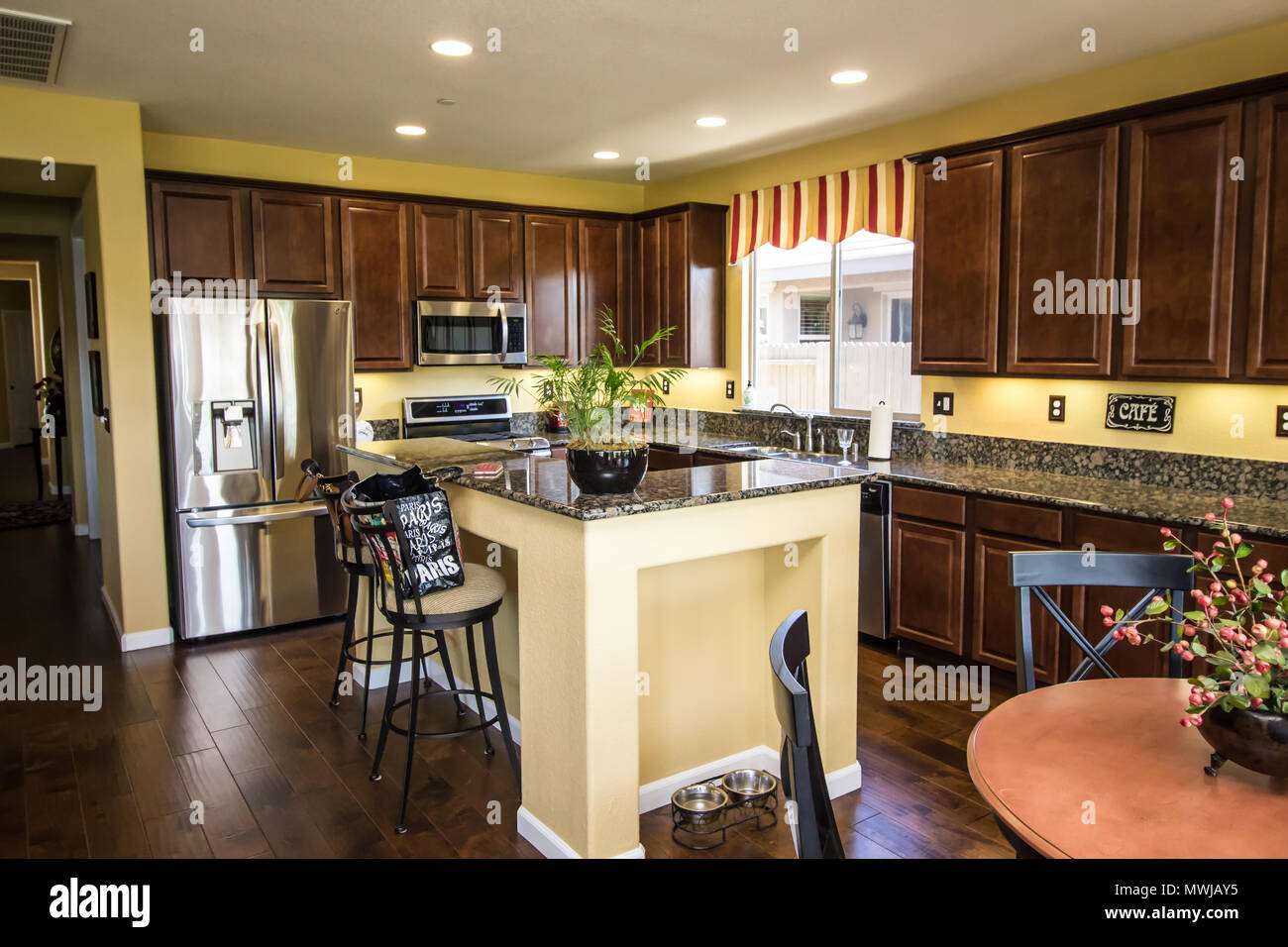 Modern Granite Counter Kitchen With Island Bar Stock Photo - Alamy