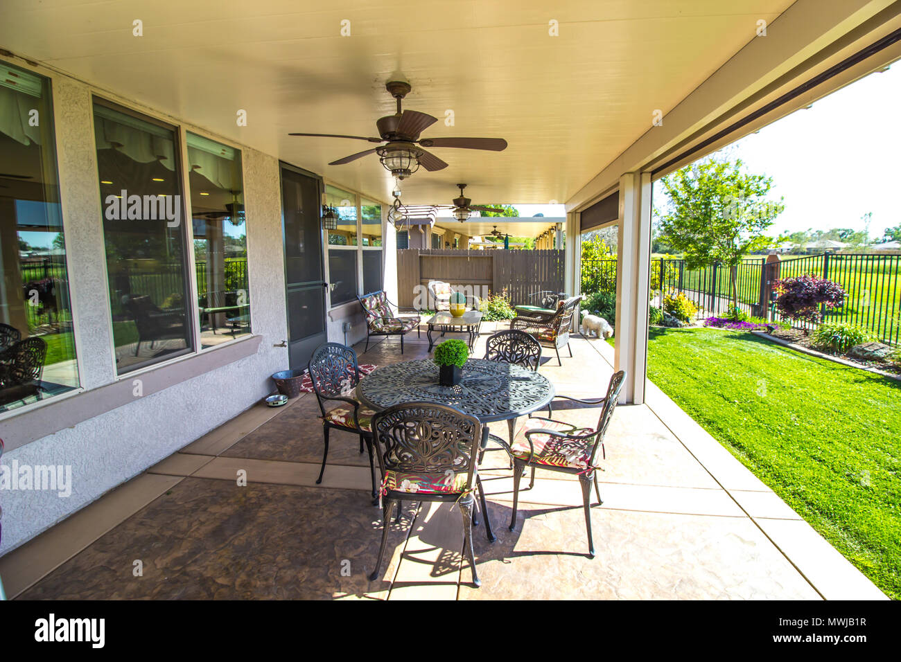 Modern Rear Yard Patio With Furniture Stock Photo - Alamy