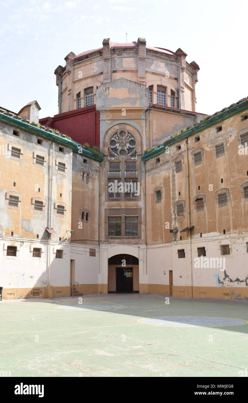 Closed prison hi-res stock photography and images - Alamy