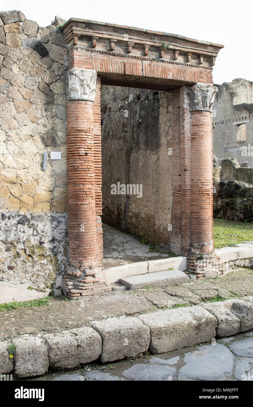 view of ruined Roman city of Herculaneum, near Mount Vesuvius, Italy Stock Photo - Alamy