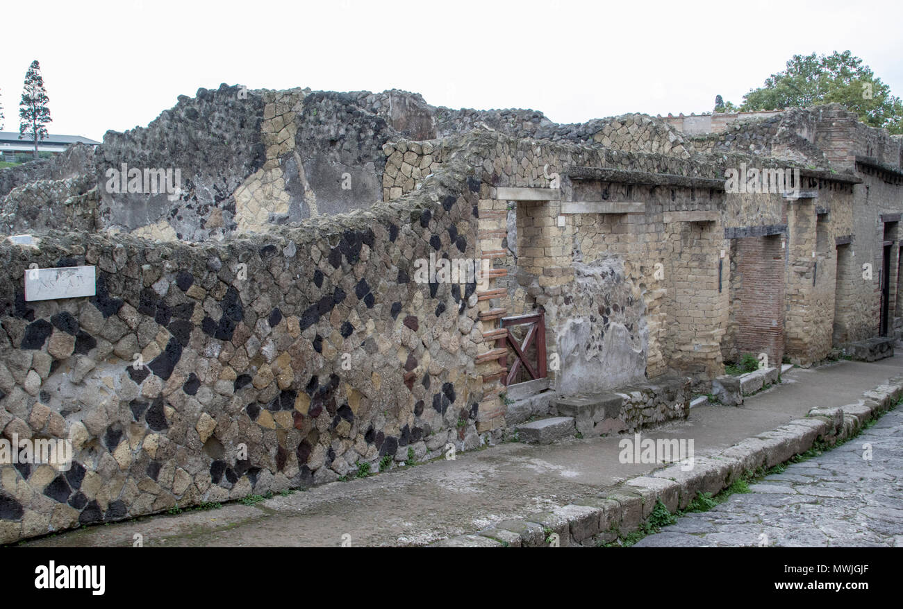 view of ruined Roman city of Herculaneum, near Mount Vesuvius, Italy Stock Photo - Alamy