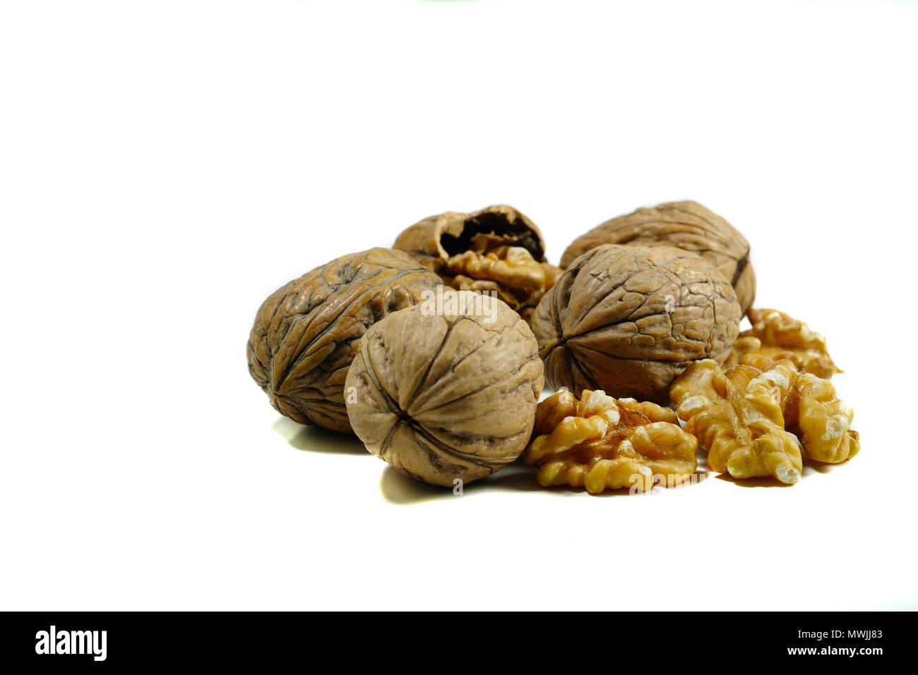 Kernel walnuts and whole walnuts on isolated white background Stock ...