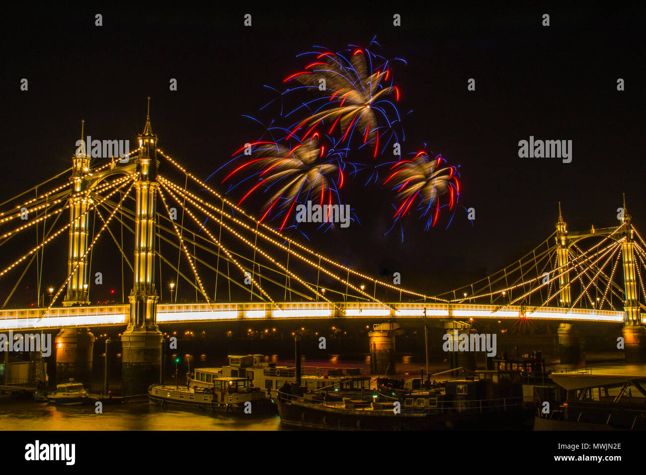 London fireworks hi-res stock photography and images - Alamy