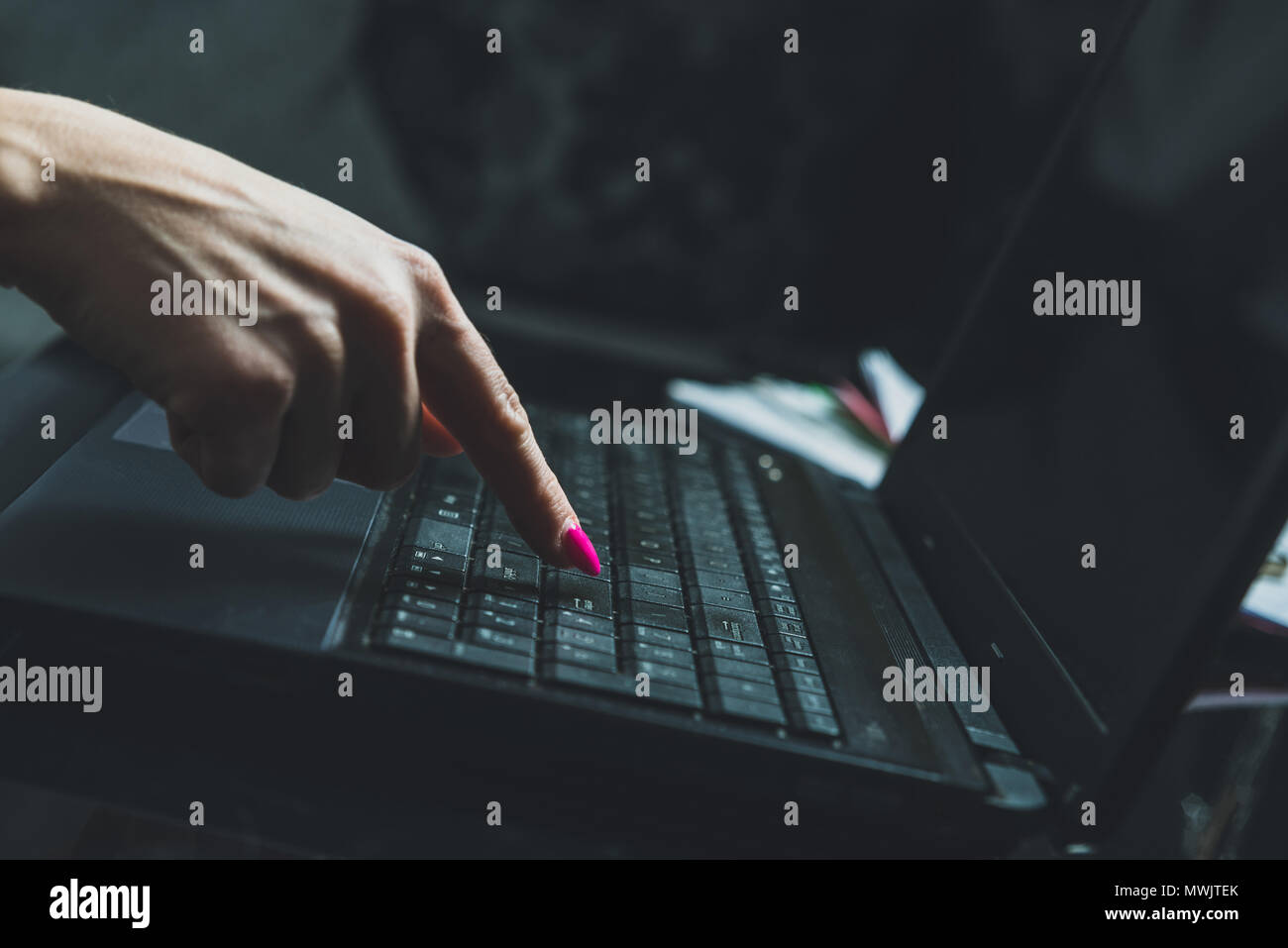 Free typing hi-res stock photography and images - Alamy