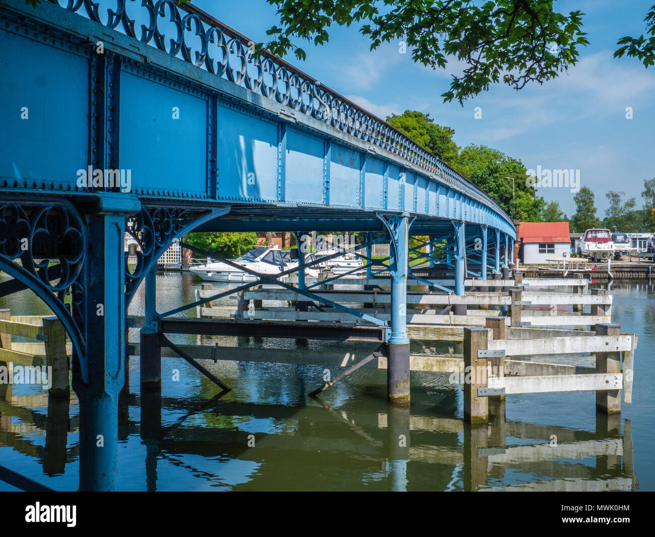 The thames at cookham hi-res stock photography and images - Alamy