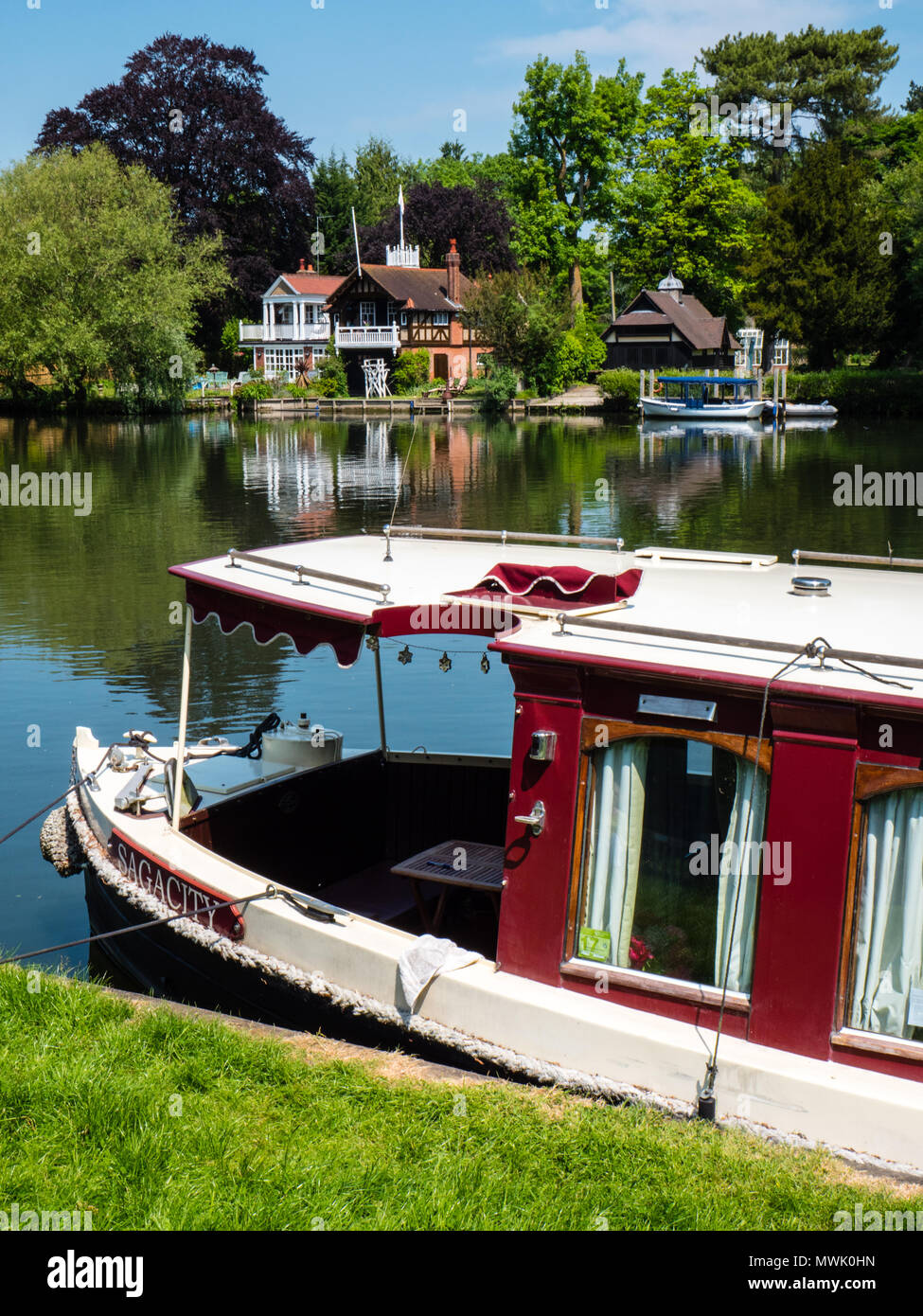 The thames at cookham hi-res stock photography and images - Alamy
