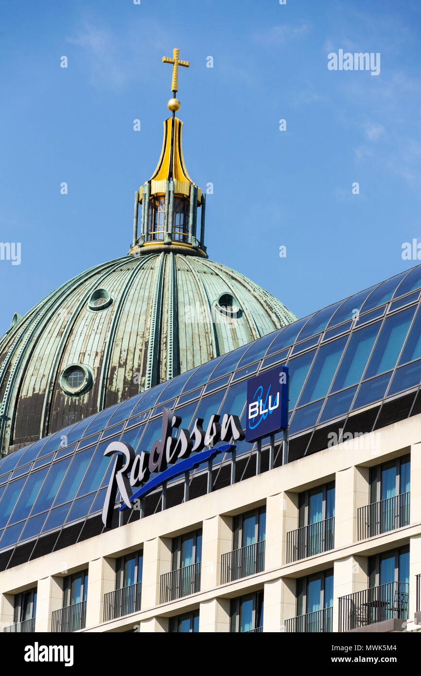 Radisson sas hotel building hi-res stock photography and images - Alamy