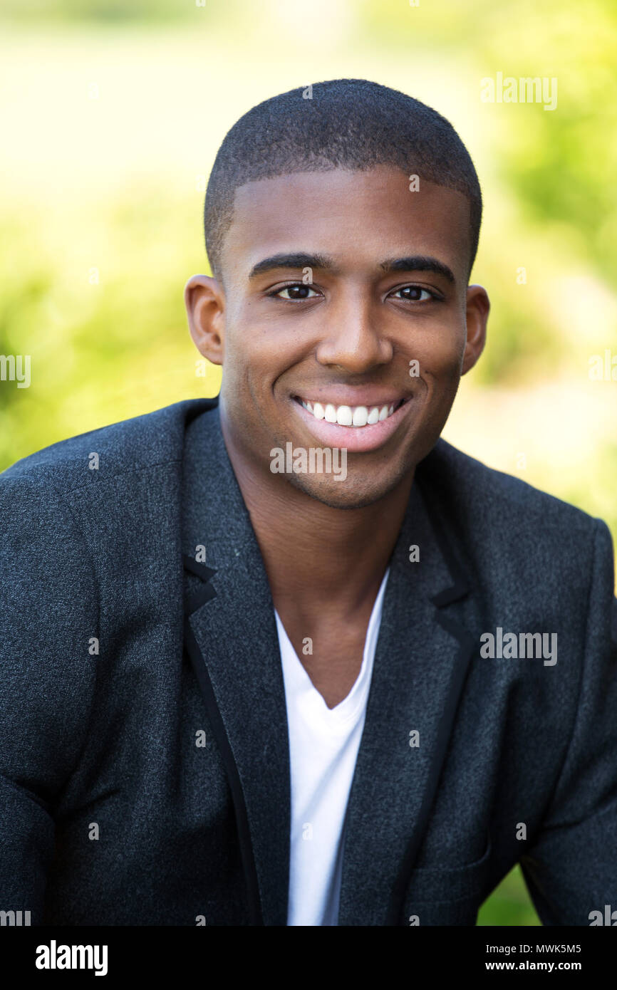 Well dressed man outside hi-res stock photography and images - Alamy