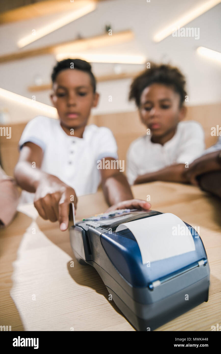 Kids paying hi-res stock photography and images - Alamy