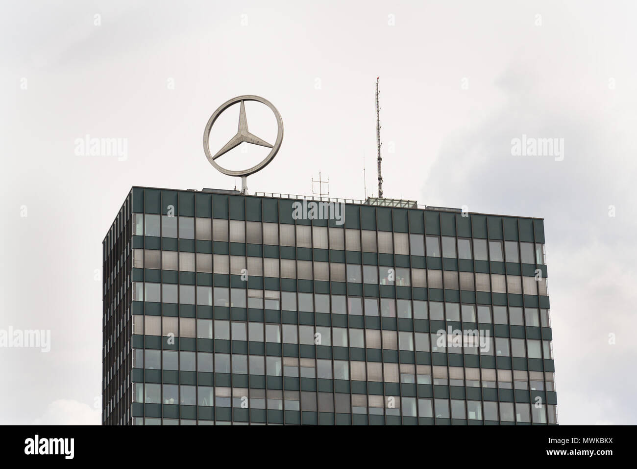 Daimler benz building hi-res stock photography and images - Alamy