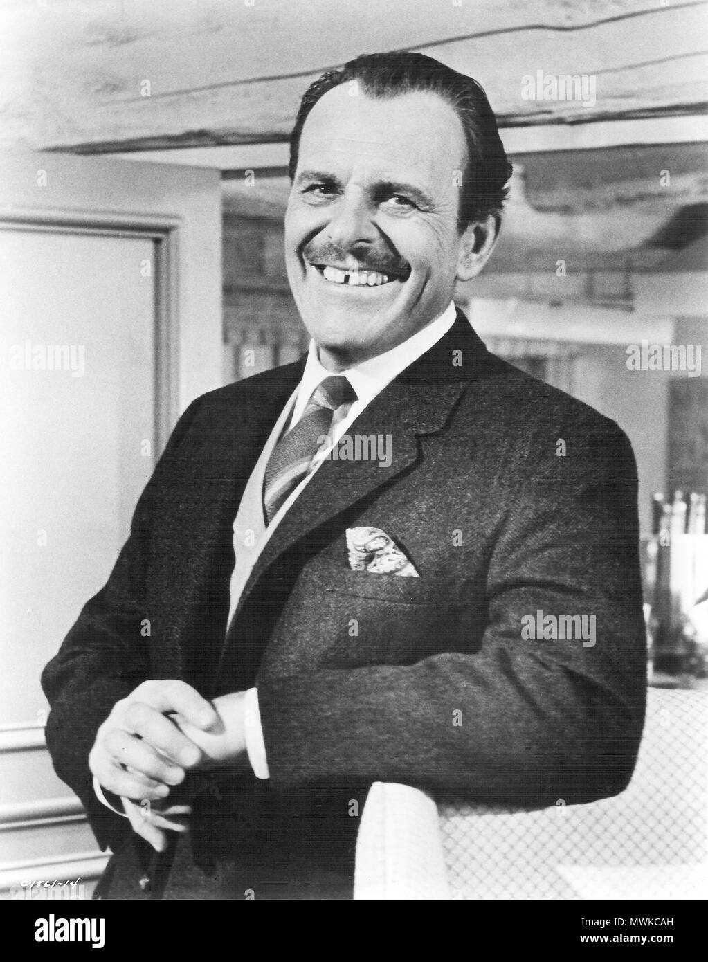 Terry thomas actor hi-res stock photography and images - Alamy