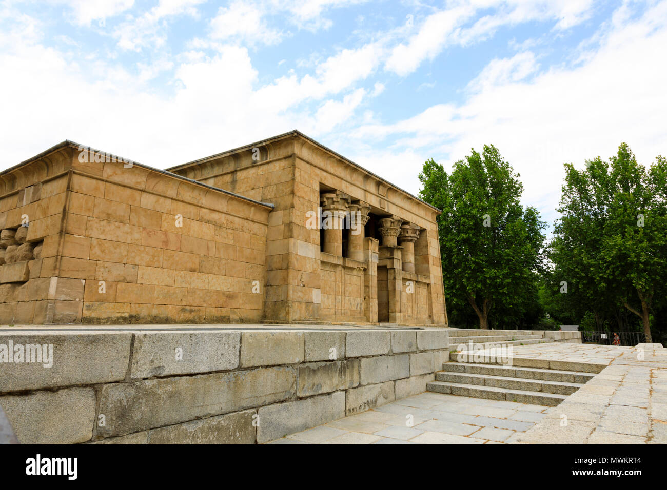 The Egyptian Temple of Debod moved from Aswan to Parque del Oeste ...