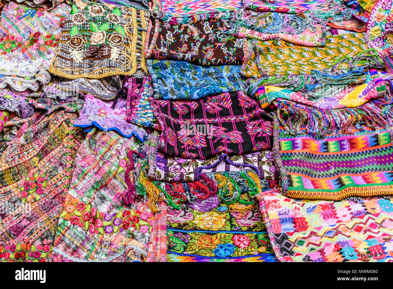 Huipiles hi-res stock photography and images - Alamy