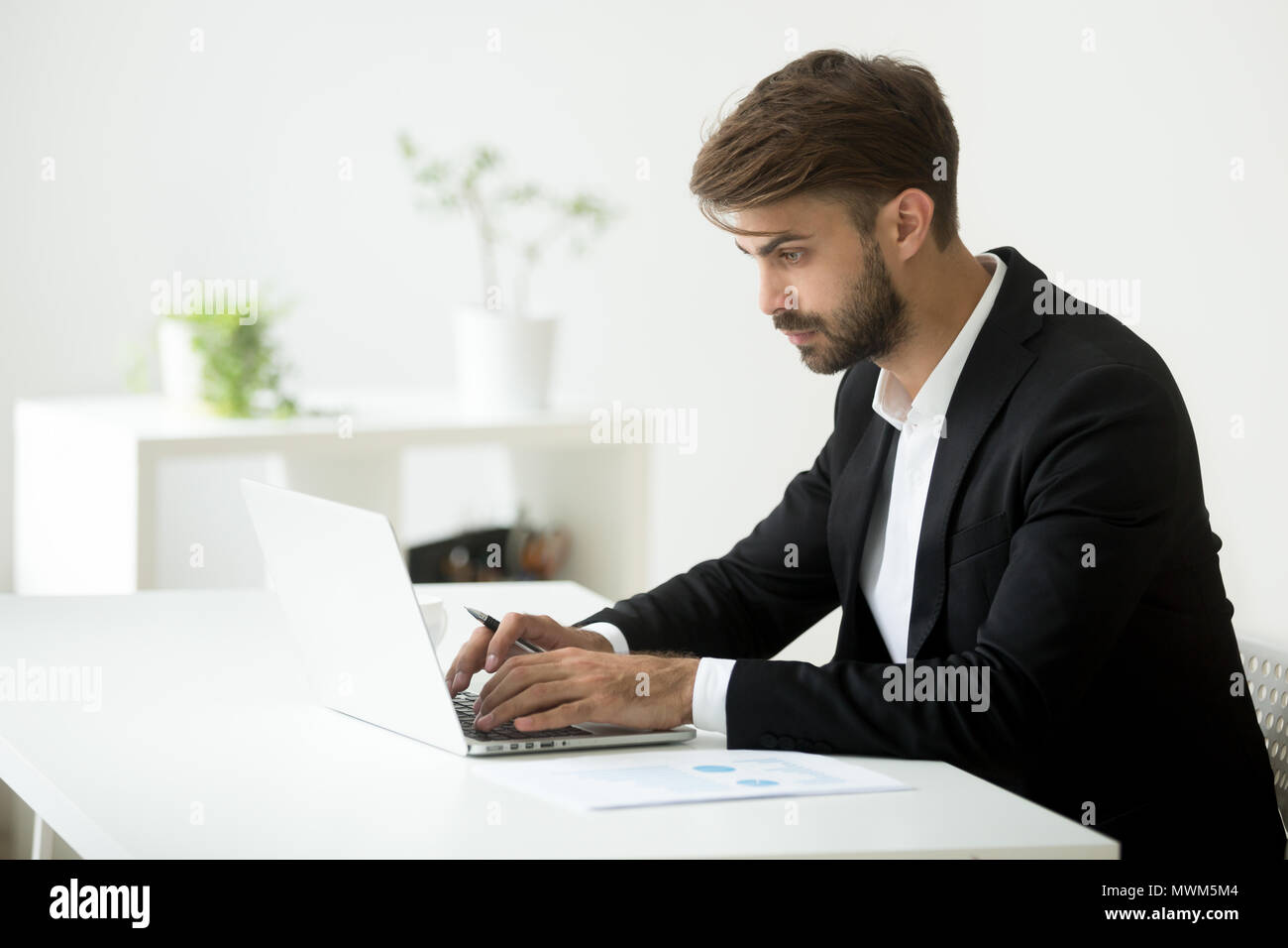 Business emails hi-res stock photography and images - Alamy