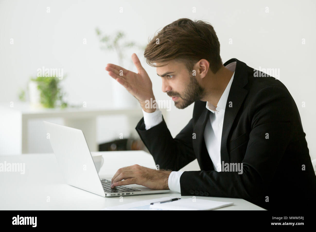 Frustrated client hi-res stock photography and images - Alamy