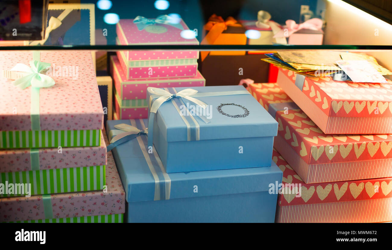 Gift boxes on display hi-res stock photography and images - Alamy