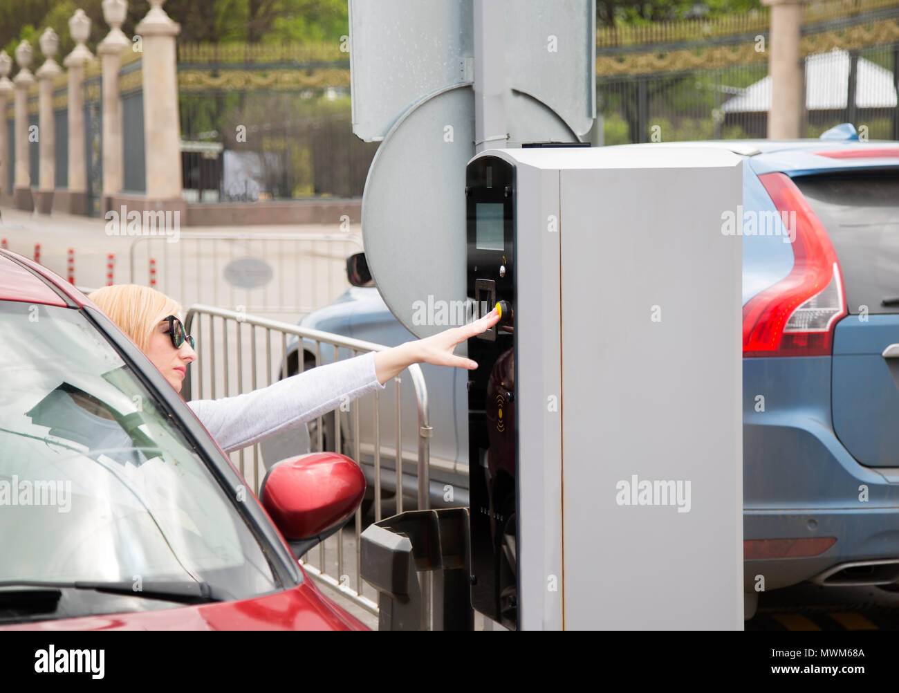 Person pressing the button on a vending machine hi-res stock ...