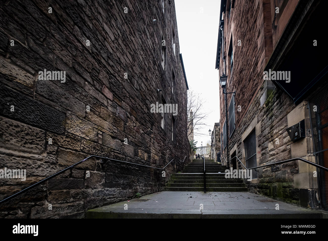 Old closes edinburgh hi-res stock photography and images - Alamy