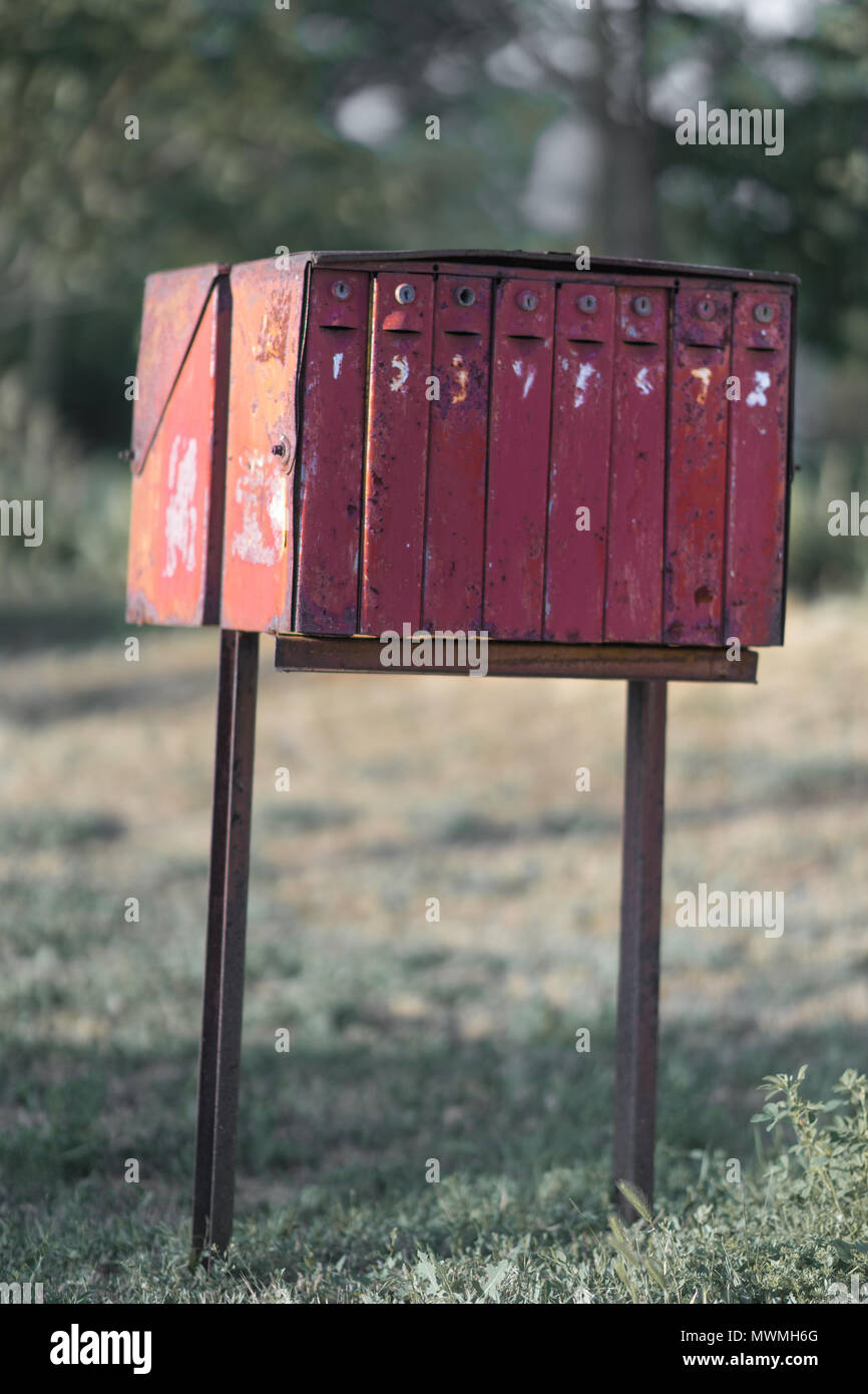 old rusty rural mailbox Stock Photo - Alamy