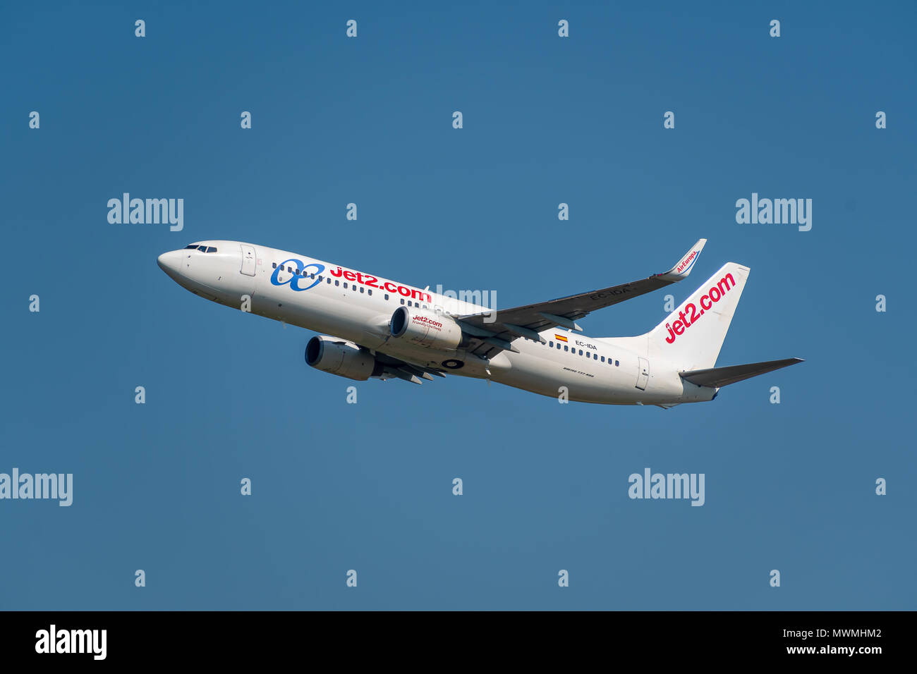 Jet2 plane landing manchester airport hi-res stock photography and ...