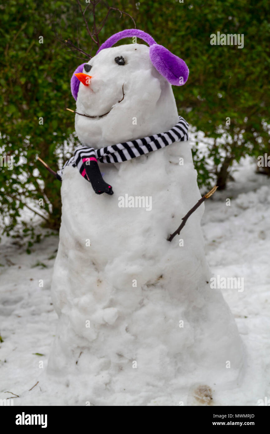 Female snowman hi-res stock photography and images - Alamy