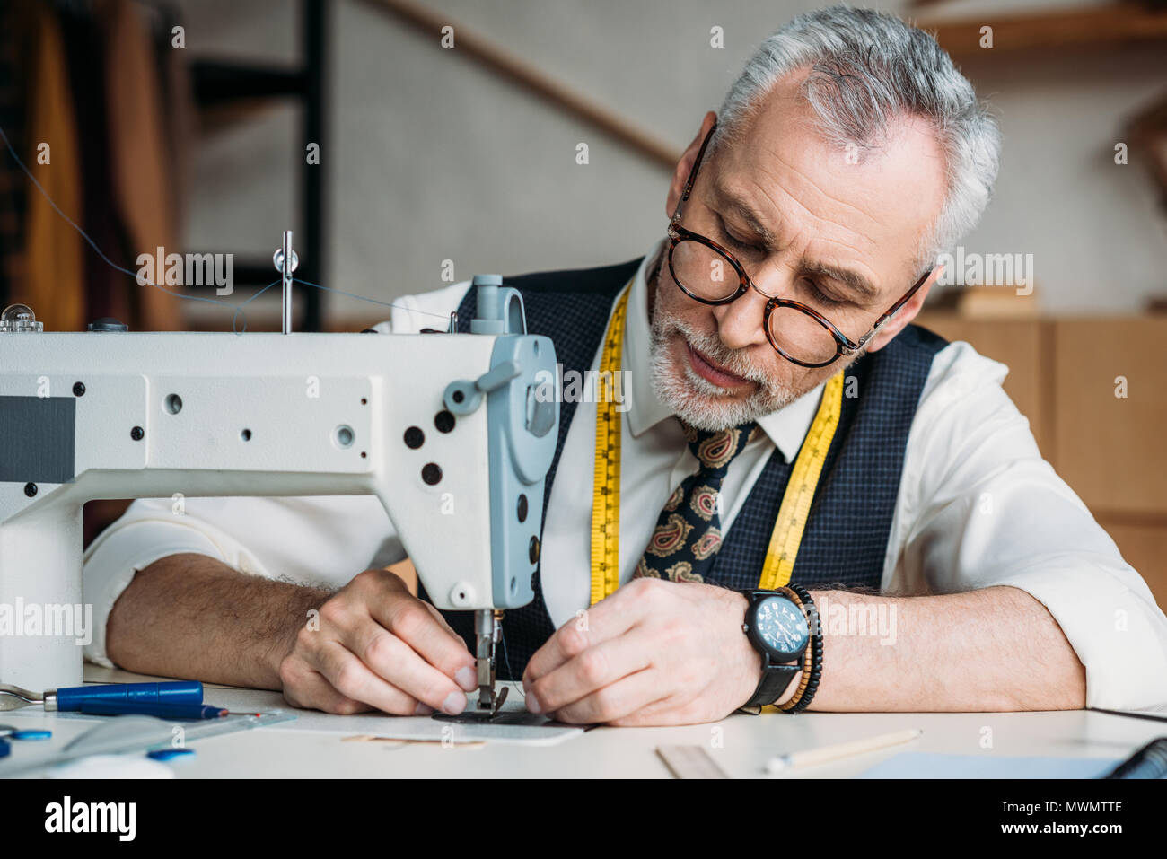 Focused male tailor working hi-res stock photography and images - Alamy