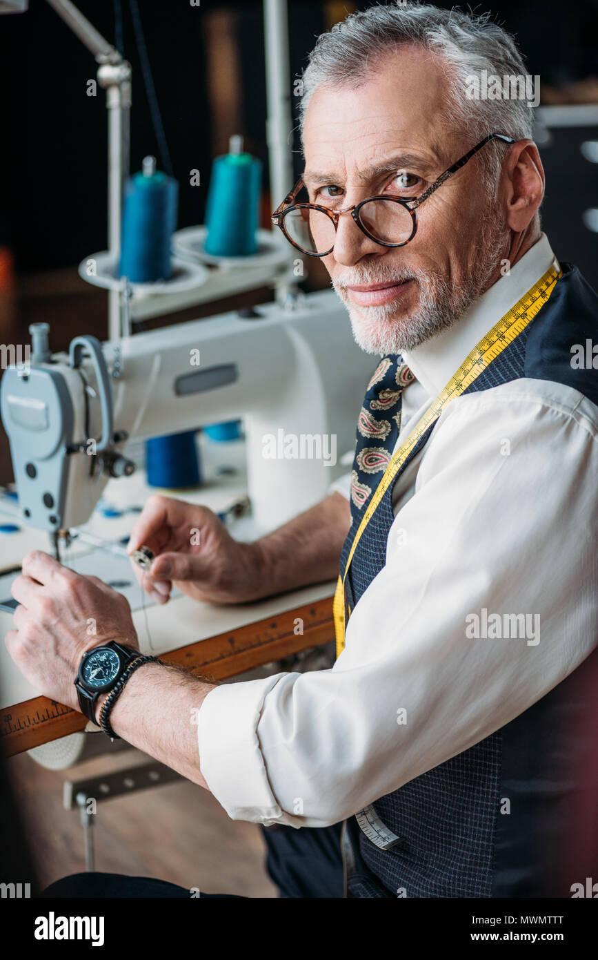 Tailor working sewing machine hi-res stock photography and images - Alamy