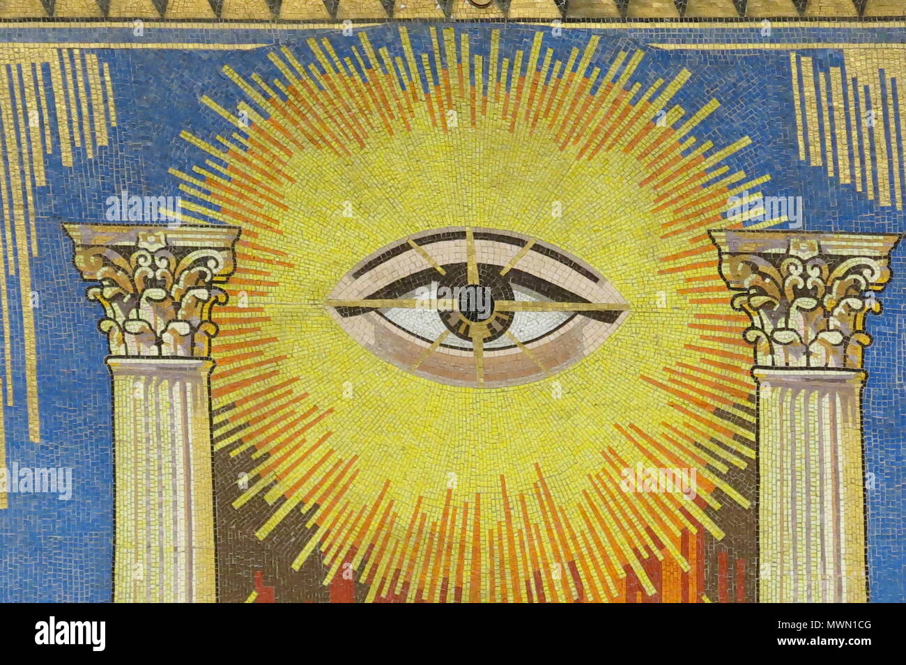 Close-up of the All-Seeing Eye and Corinthian pillars in the ceiling ...