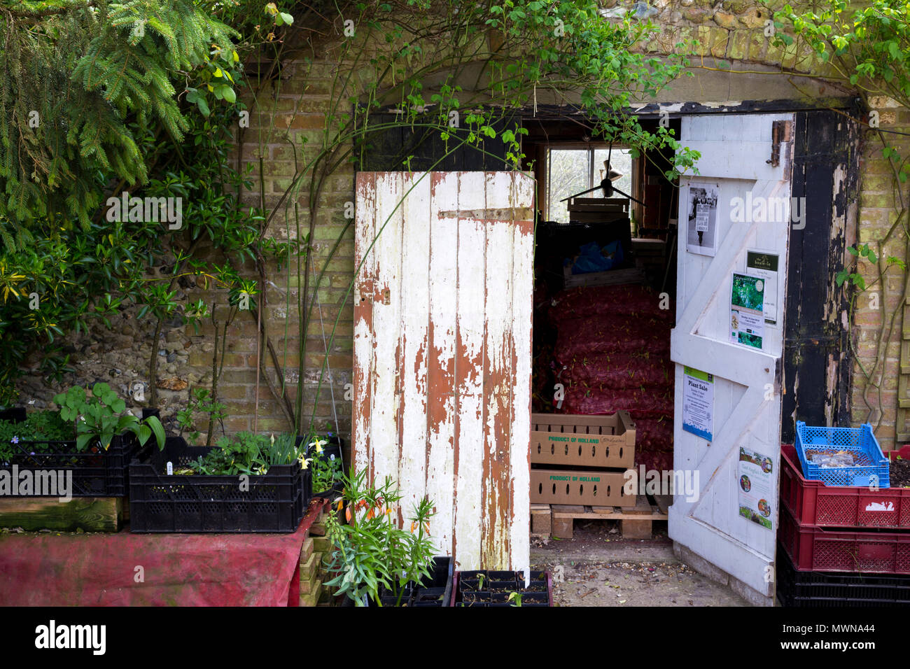 Old packaging hi-res stock photography and images - Alamy