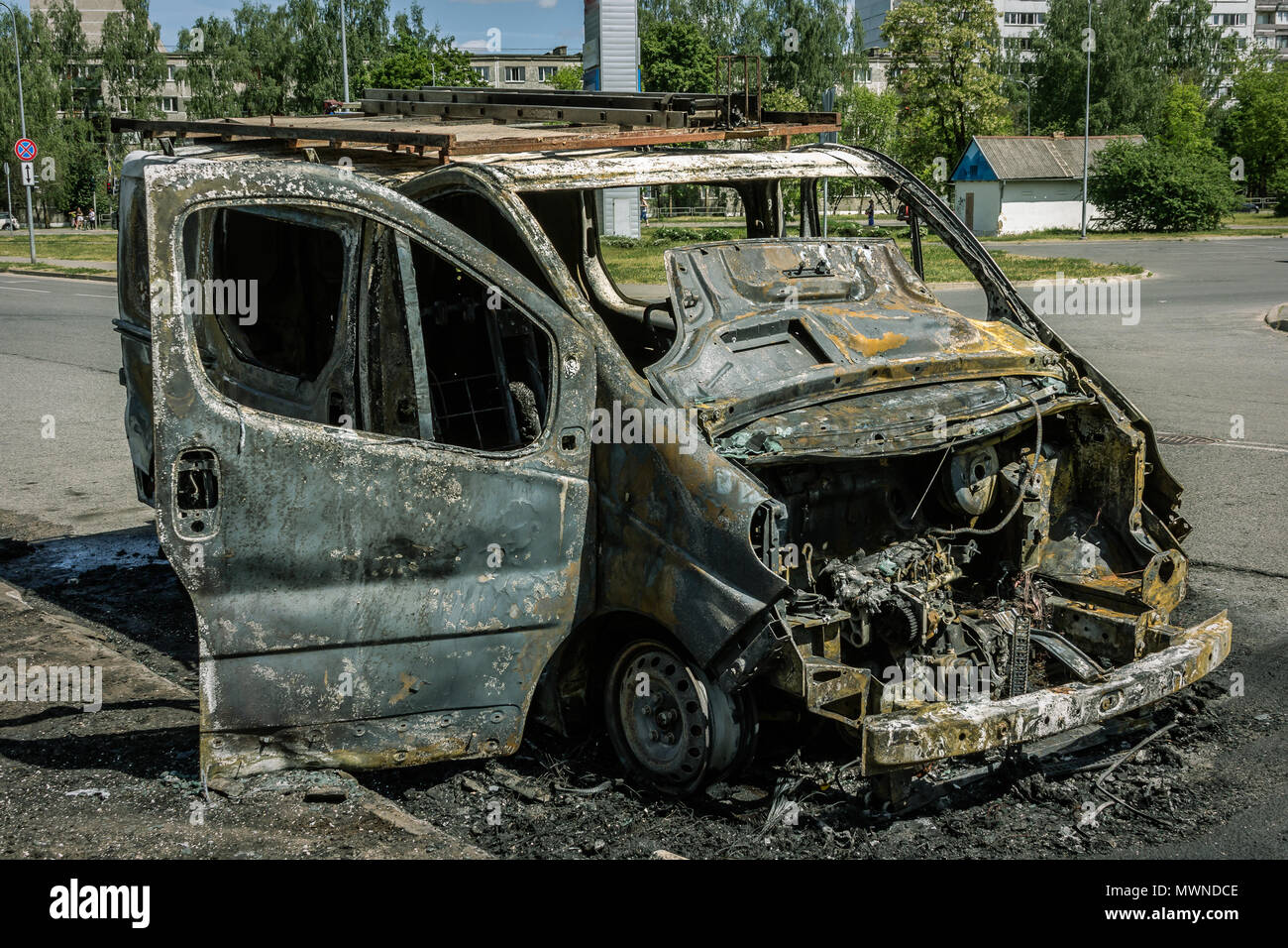 Burned out car war hi-res stock photography and images - Alamy