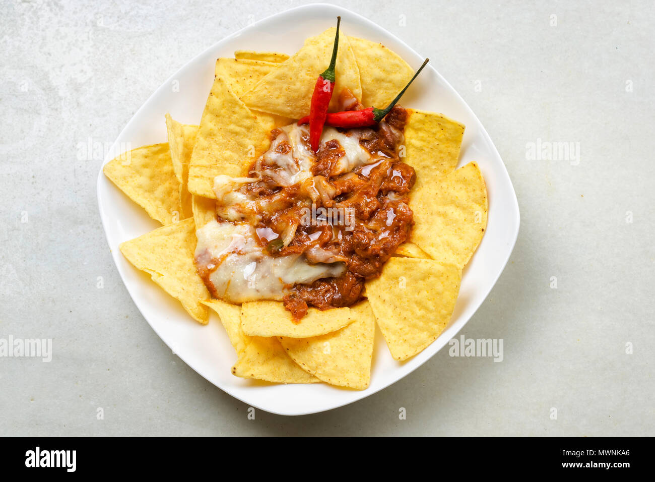 Nachos beef chilli with cheddar cheese Stock Photo - Alamy