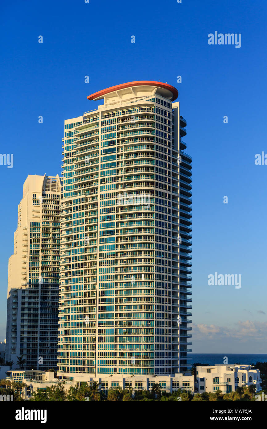 A Modern Condo Tower in Miami Beach Stock Photo - Alamy