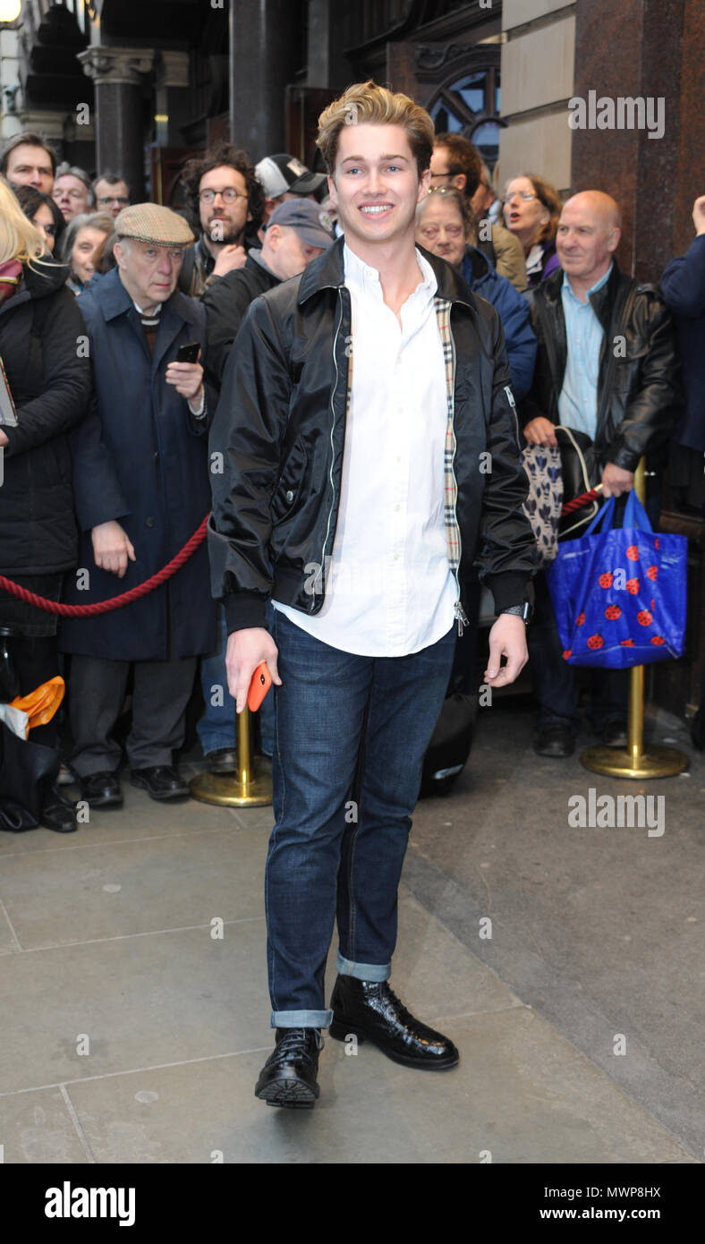 Lisa pritchard hi-res stock photography and images - Alamy