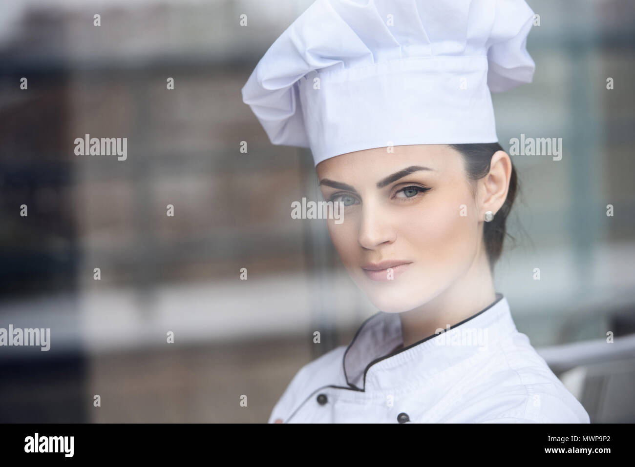 Chef looking to camera hi-res stock photography and images - Alamy