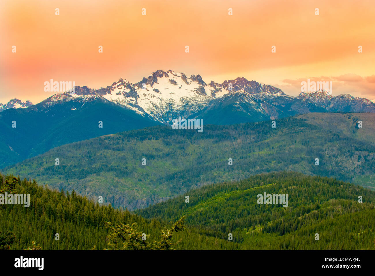Washington state central cascades hi-res stock photography and images ...