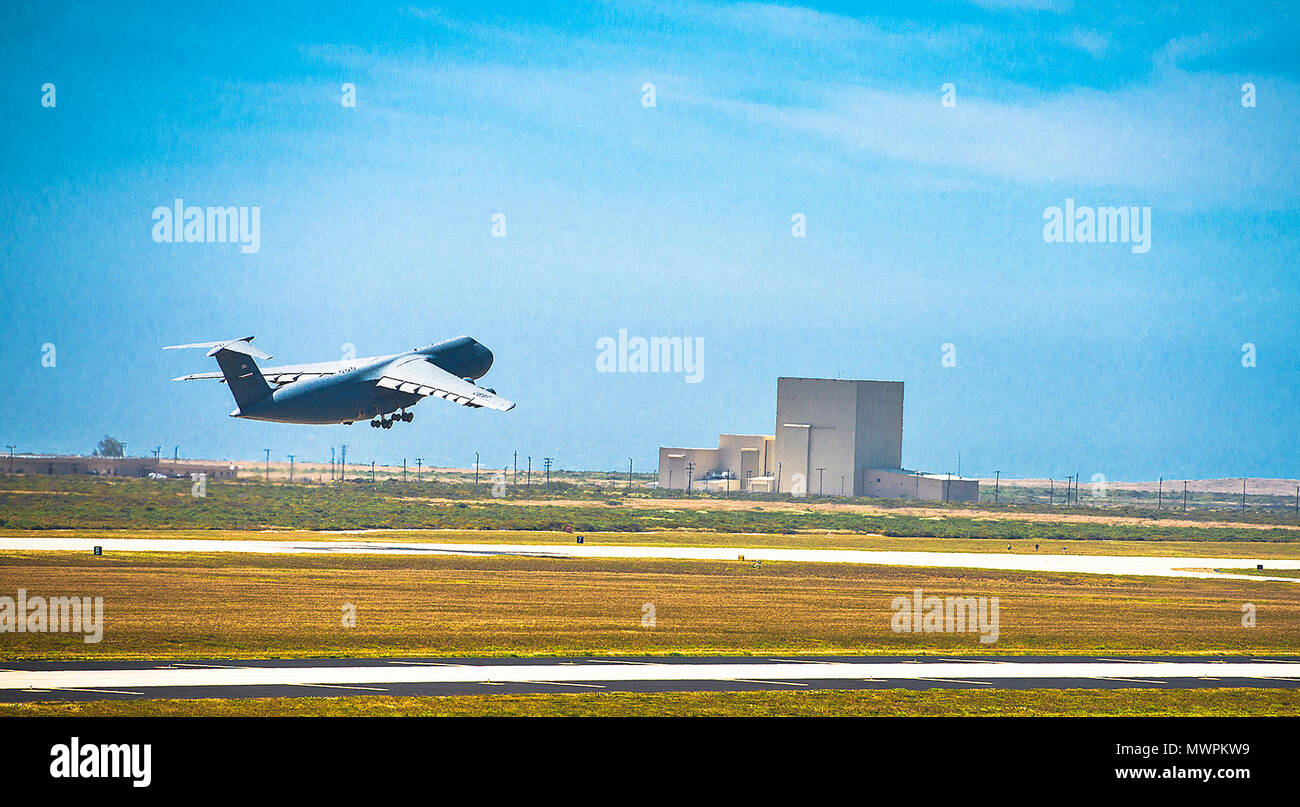 433rd airlift wing hi-res stock photography and images - Alamy