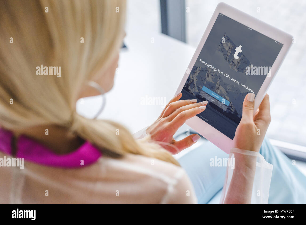 Tumblr girl hi-res stock photography and images - Alamy