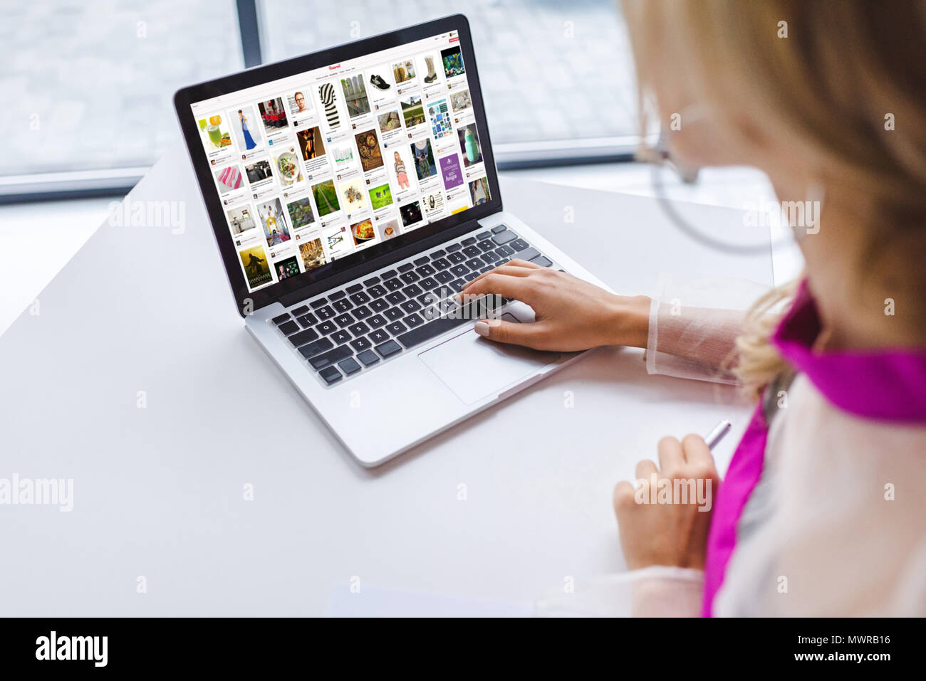 Person using pinterest hi-res stock photography and images - Alamy