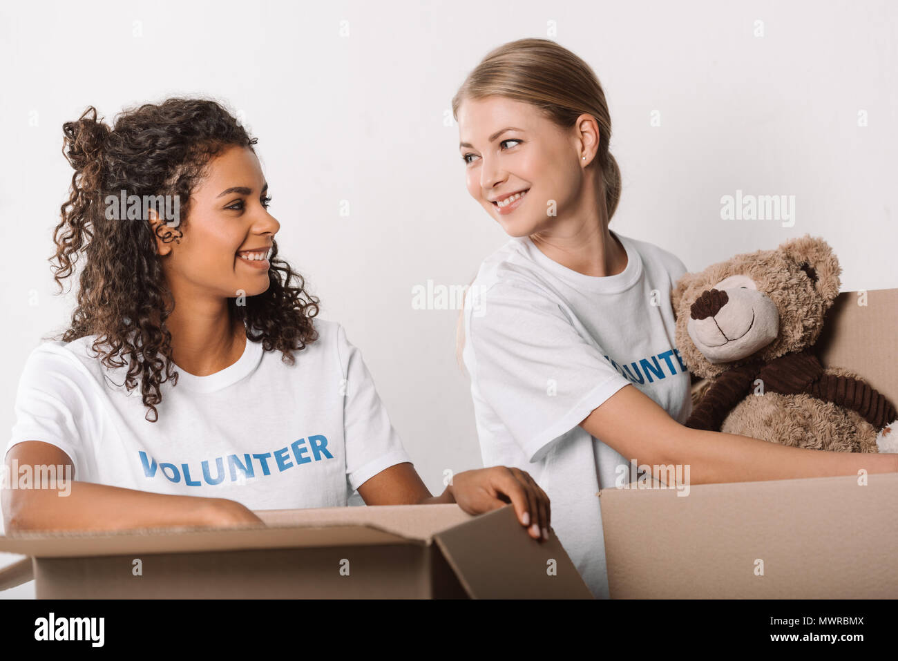 Volunteers packing hi-res stock photography and images - Alamy