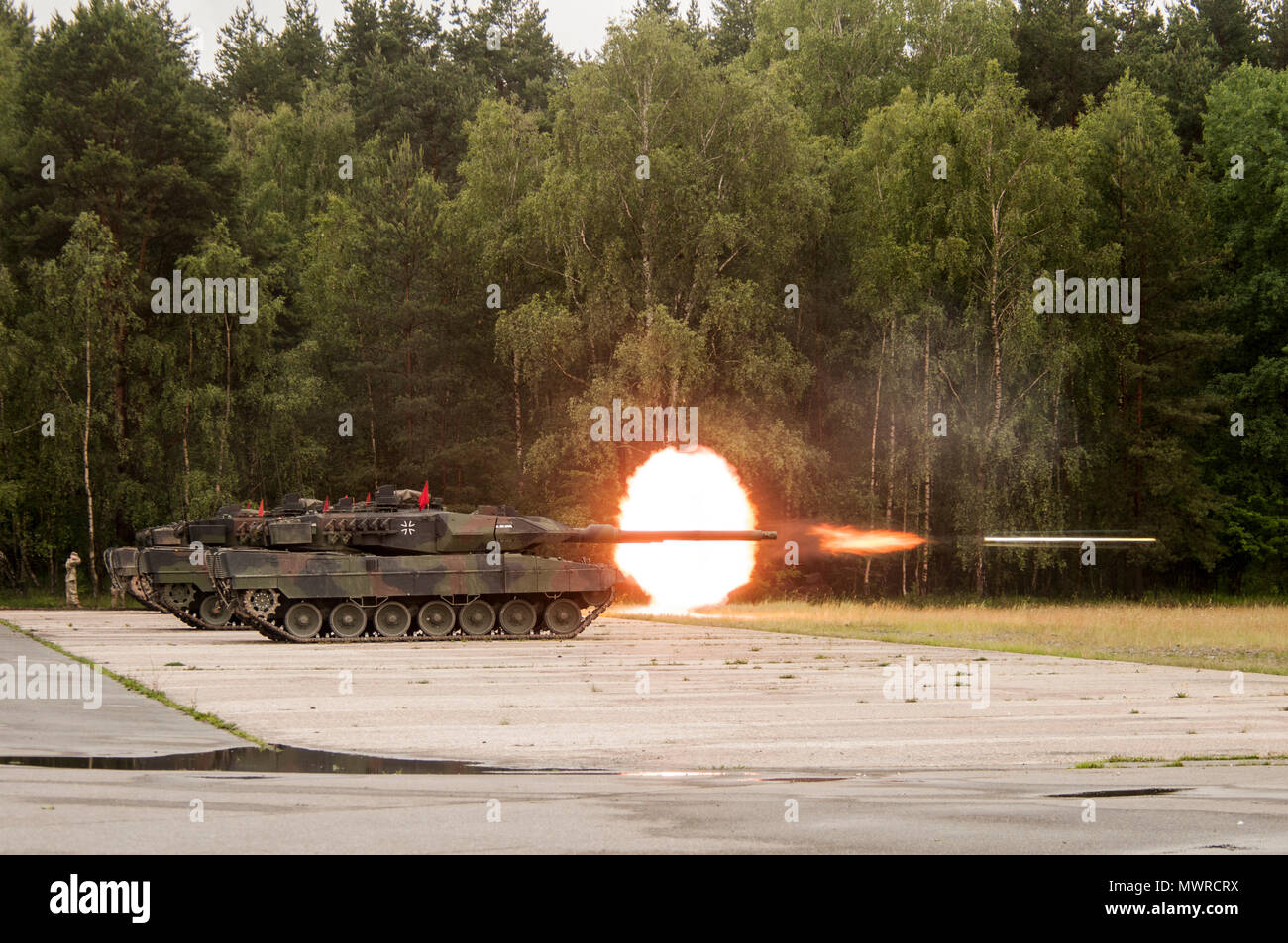 Leopard 2a6 hi-res stock photography and images - Alamy